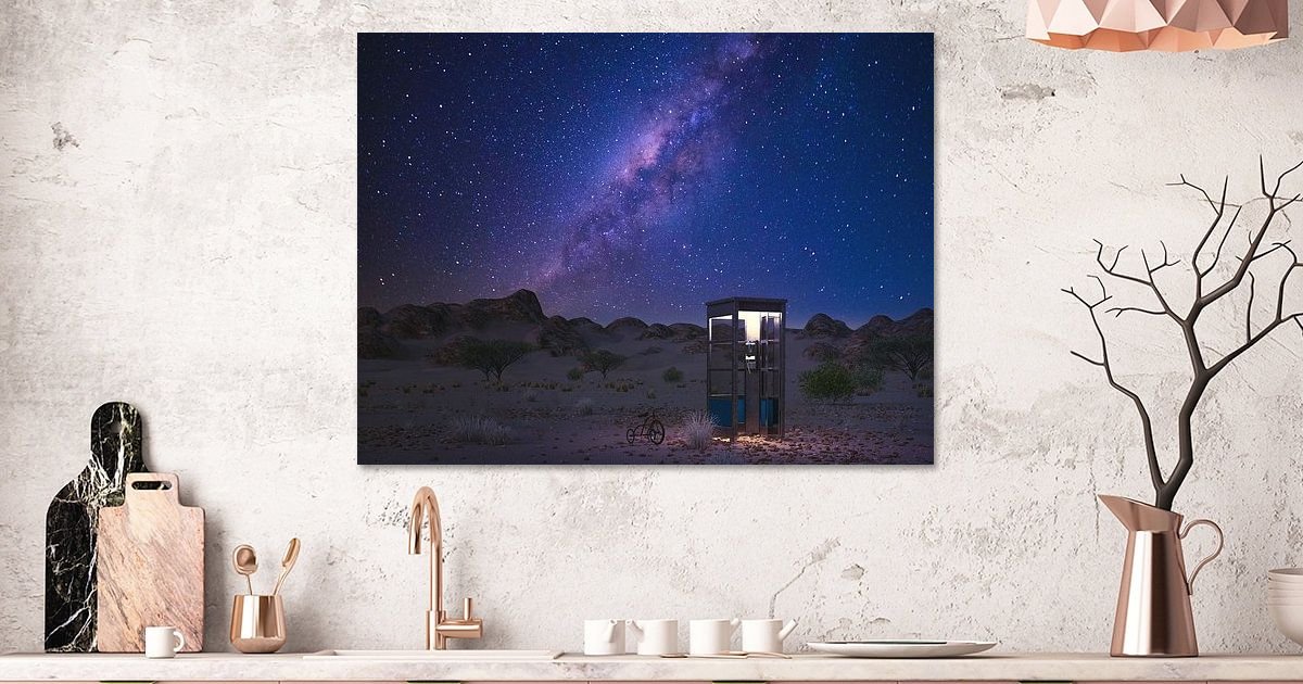 Een telefooncel in de woestijn van Arjen Roos op canvas, behang en meer