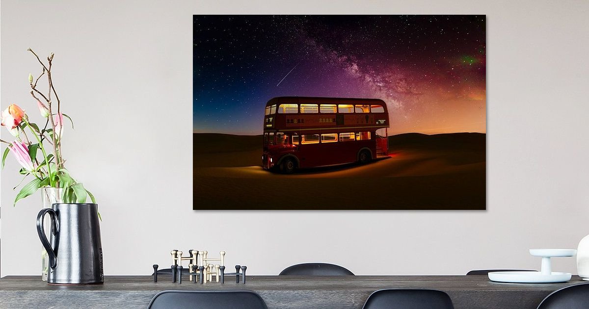 Een bus in de woestijn van Arjen Roos op canvas, behang en meer