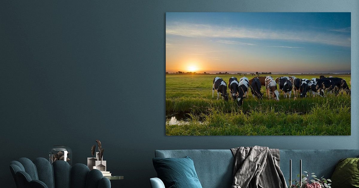 Zonsondergang met koeien in de polder van Martin Bredewold op canvas ...