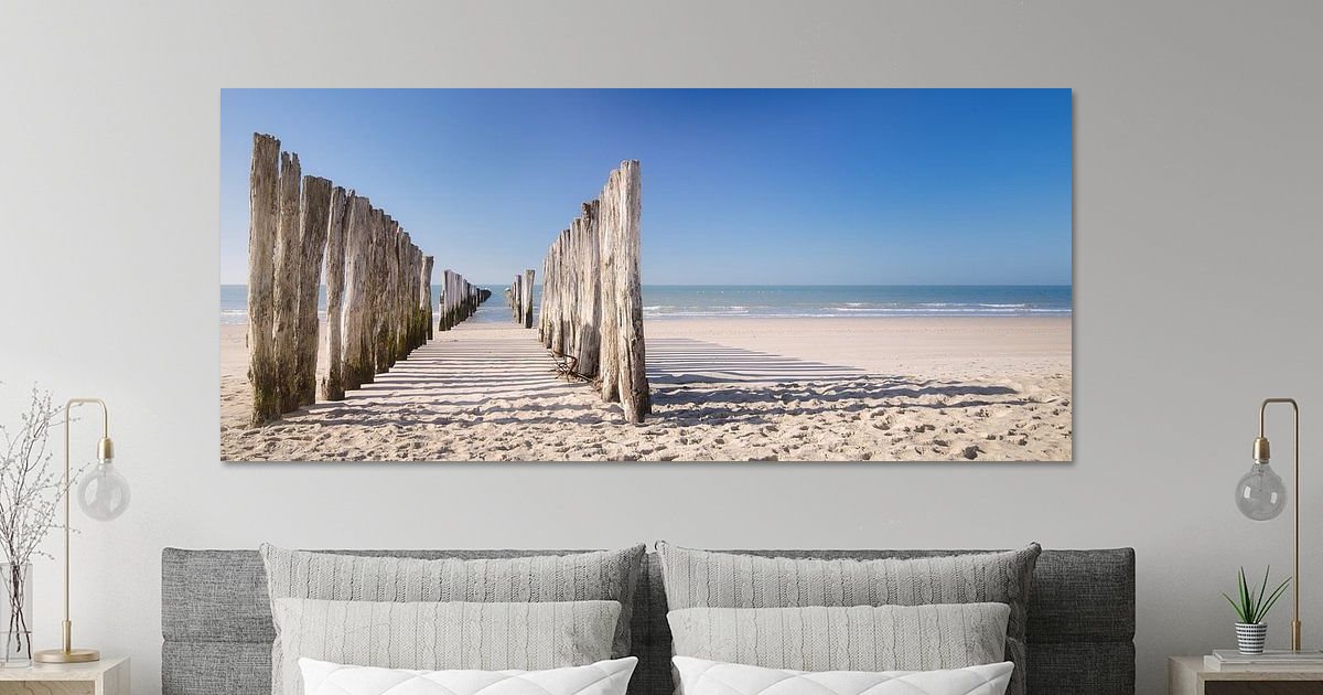 Strandpalen met schaduw op Zeeuws strand van Michel Seelen op canvas ...