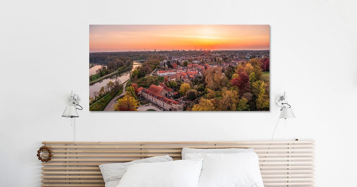 Drone panorama van de zonsopkomst bij Elsloo in Zuid-Limburg van John ...