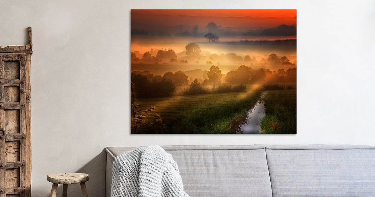 De zon komt rood op boven het landschap van Peter Roder op canvas ...