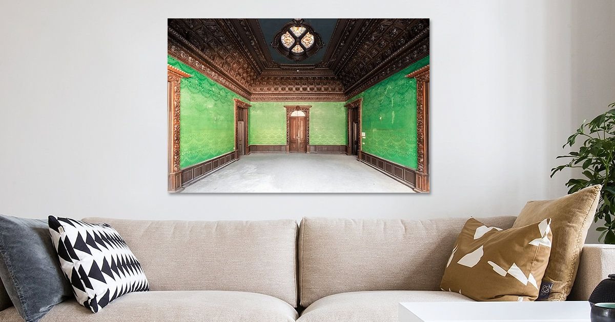 Groene kamer in verlaten kasteel van Times of Impermanence op canvas ...