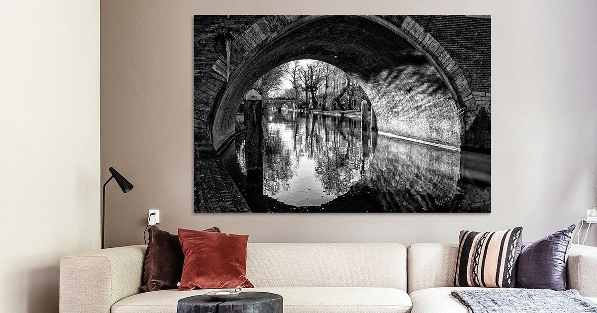 Kijkje onder de Hamburgerbrug over de Oudegracht (liggend) van André ...