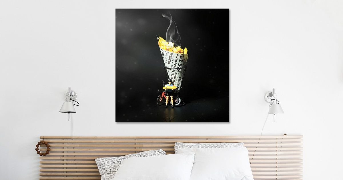 Tipisch Hollandse zak patat friet mayo en wielrenner . van Saskia ...