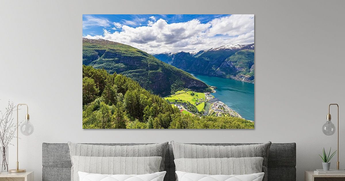 Uitzicht vanaf de Stegastein over de Aurlandsfjord in Noorwegen van ...