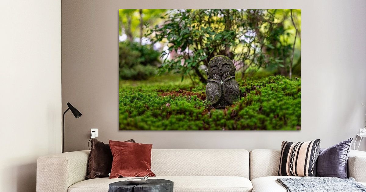 Jizo in de Natuur – Een Moment van Vrede en Warmte van Michael Bollen ...