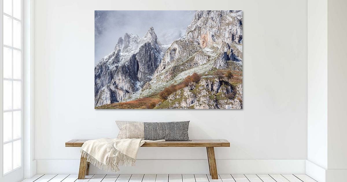 Ruwe rotsen in Picos de Europa van Hans Debruyne op canvas, behang en meer