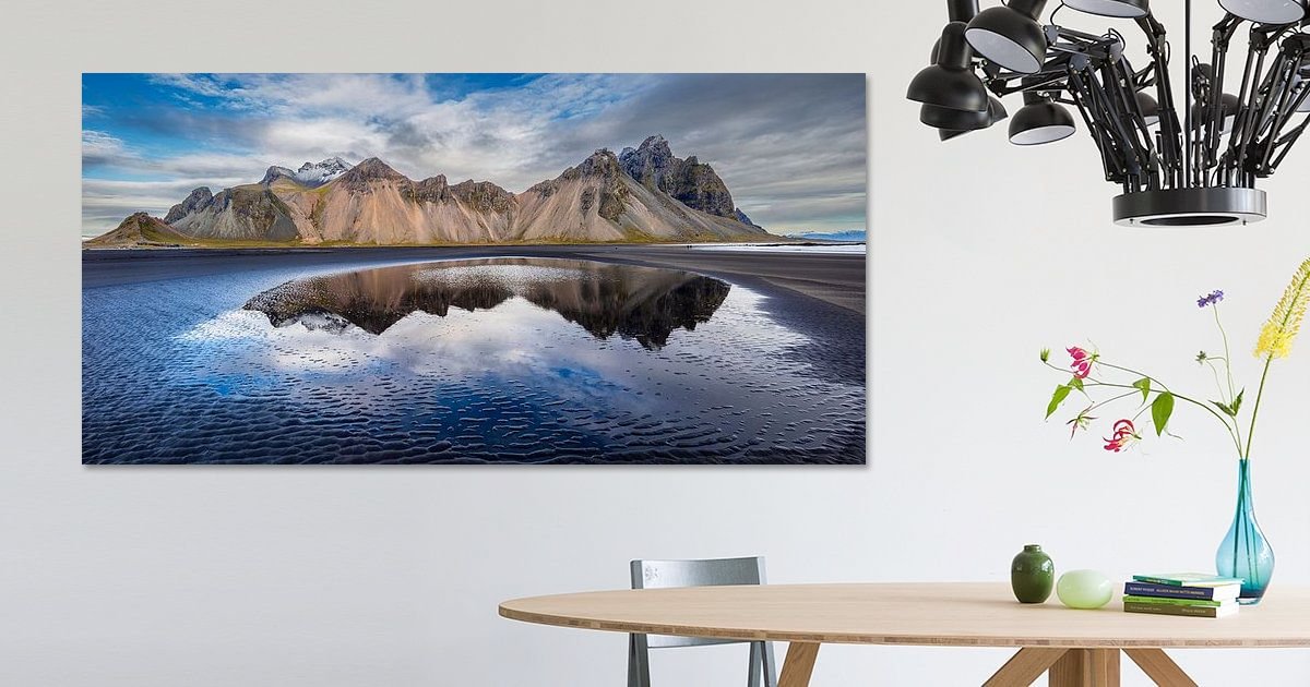 Weerspiegeling van het majestueuze Vestrahorn-gebergte van Chris ...
