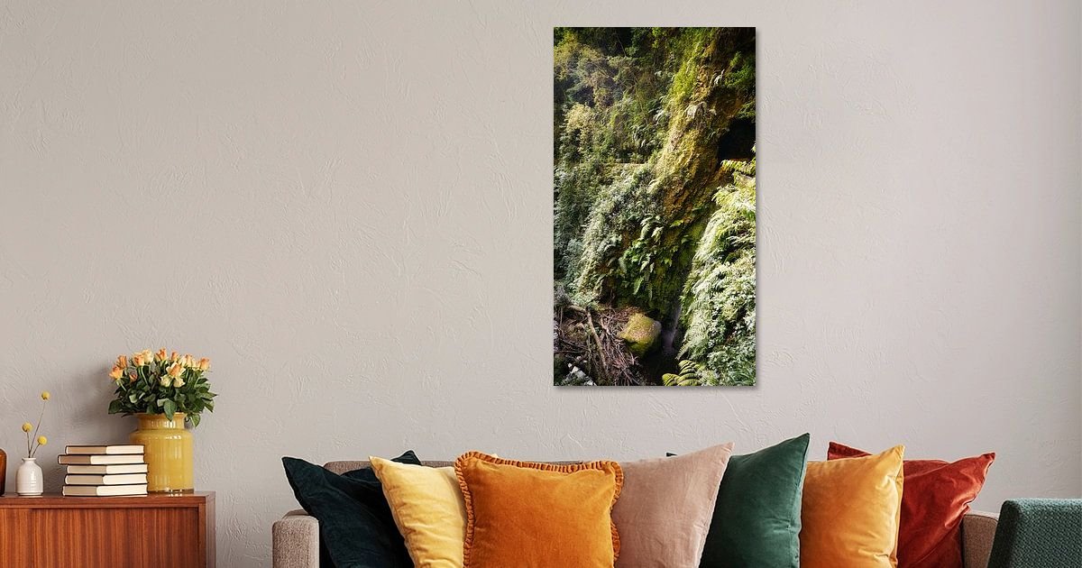 Groene Oerwoud Natuur met Watervallen van Chris Snoek op canvas, behang ...