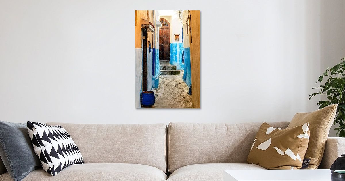 Blauwe steeg in Medina Marokko van Dieter Walther op canvas, behang en meer