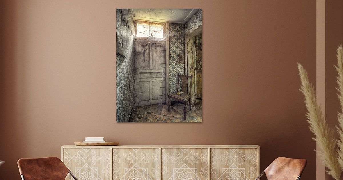 Lost Place - verlaten plaats - deur met spinnenwebben van Carina ...