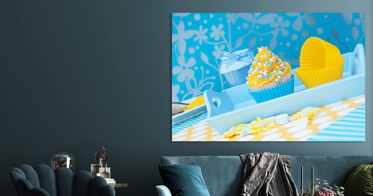 Cupcake met gele toef en blauwe muisjes van Patricia Verbruggen op ...