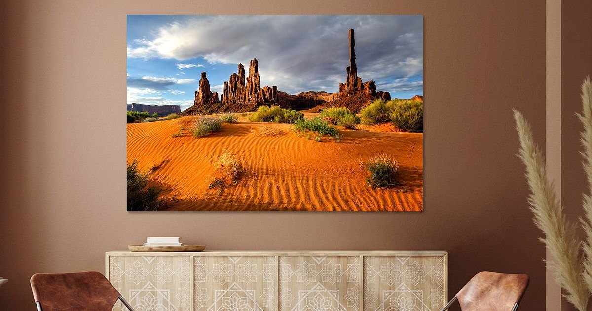Totempaal in Monument Valley tijdens zonsopkomst - Amerika van Michael ...