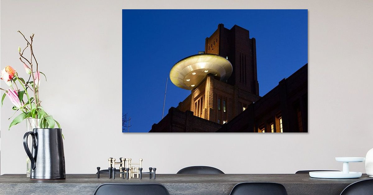 De Inktpot met de UFO in Utrecht van Donker Utrecht op canvas, behang ...