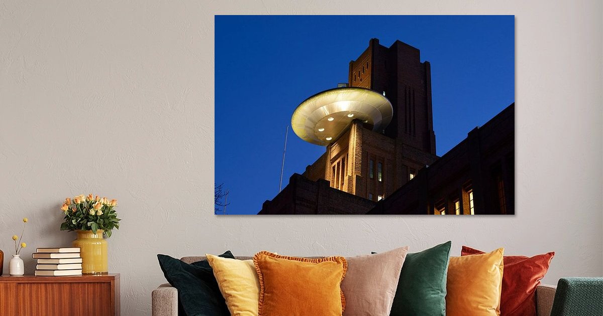De Inktpot met de UFO in Utrecht van Donker Utrecht op canvas, behang ...