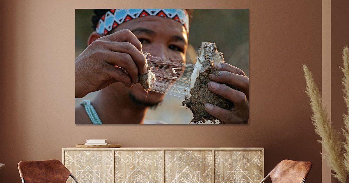 Bosjesman in Botswana van Marieke Funke op canvas, behang en meer