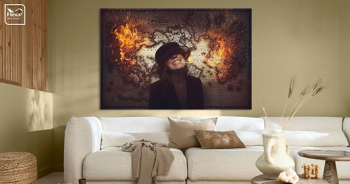 Portret van Lachende Vrouw met Lucifer en Brandende Wereldkaart ...