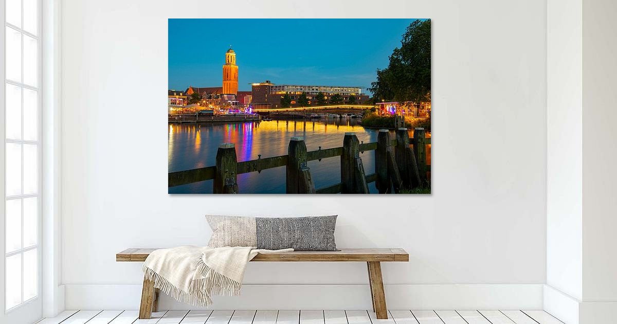 Zwolle tijdens een zomeravond met de Peperbus toren in de oude stad van ...