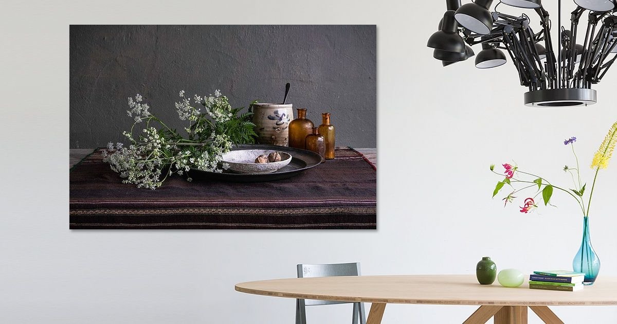 Modernes Stillleben mit Kuh-Petersilie, Keramik und Zinn von Affect ...