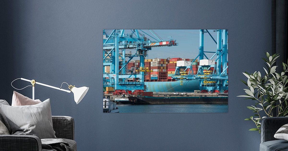 Estelle Maersk ein Containerschiff wird im Hafen von Rotterdam entladen ...