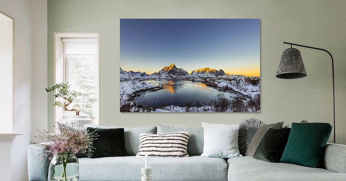 Fischerdorf Reine mit Gravdalsbukta auf den Lofoten Inseln in Norwegen ...