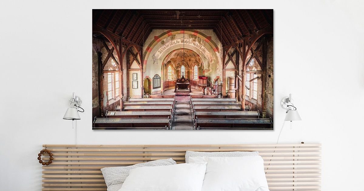 Verlaten Kerk met Spreuk. van Roman Robroek - Foto's van Verlaten ...